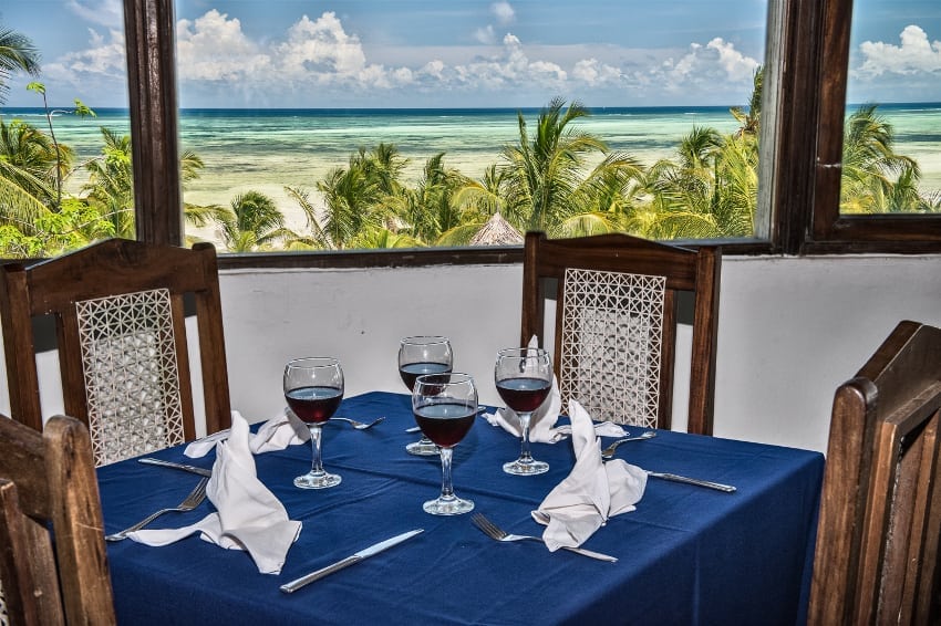 Jacaranda Beach Resort | Vacanza di lusso sulla spiaggia in Kenya